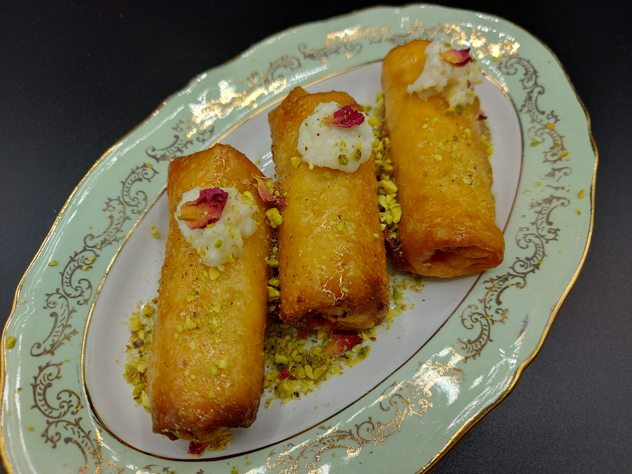 Znoud el set - زنود الست - Beignets à la crème - La cuisine de Fifi